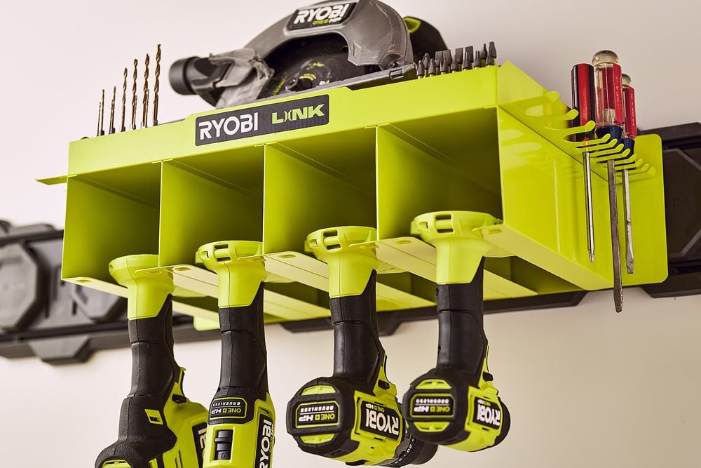 Pomysł na półki w garażu – rozmieszczenie i udźwig, jakie regały?