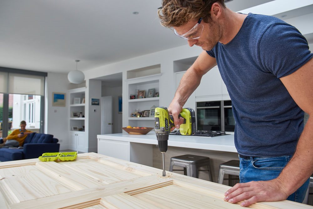 Jaki zestaw elektronarzędzi akumulatorowych wybrać na prezent?